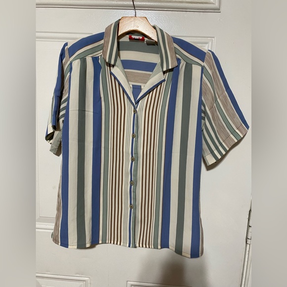 Alia | Tops | Alia Button Down Shirt | Poshmark